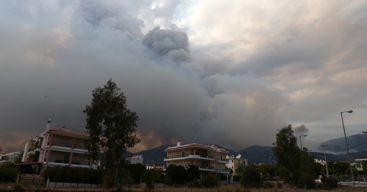 Φωτιά στη Πάρνηθα: Τιτάνια η μάχη μέσα στον Εθνικό Δρυμό - Προς το ...