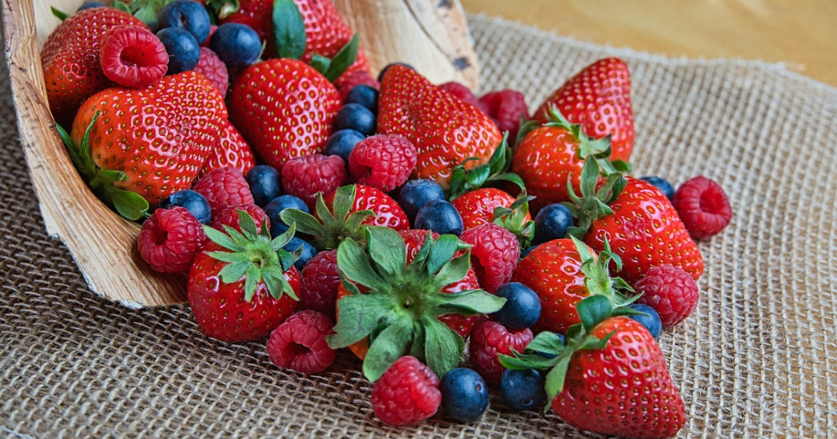 Το αγαπημένο φρούτο μικρών και μεγάλων «πρωταθλητής» στα φυτοφάρμακα ...