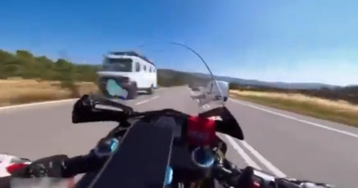 Στο ραντάρ της ΕΛΑΣ μηχανόβιος που έτρεχε με πάνω από 240 χλμ/ώρα ...
