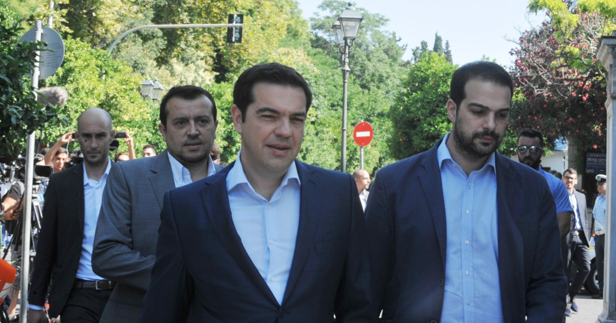 Συνάντηση Τσίπρα - Σακελλαρίδη σε ταβέρνα στη Νέα Σμύρνη | Flash
