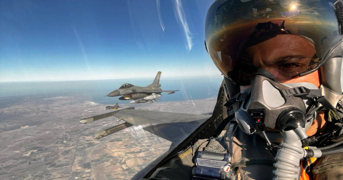 Μάθε πώς μπορείς να «πετάξεις» με μαχητικό F-16 | Flash