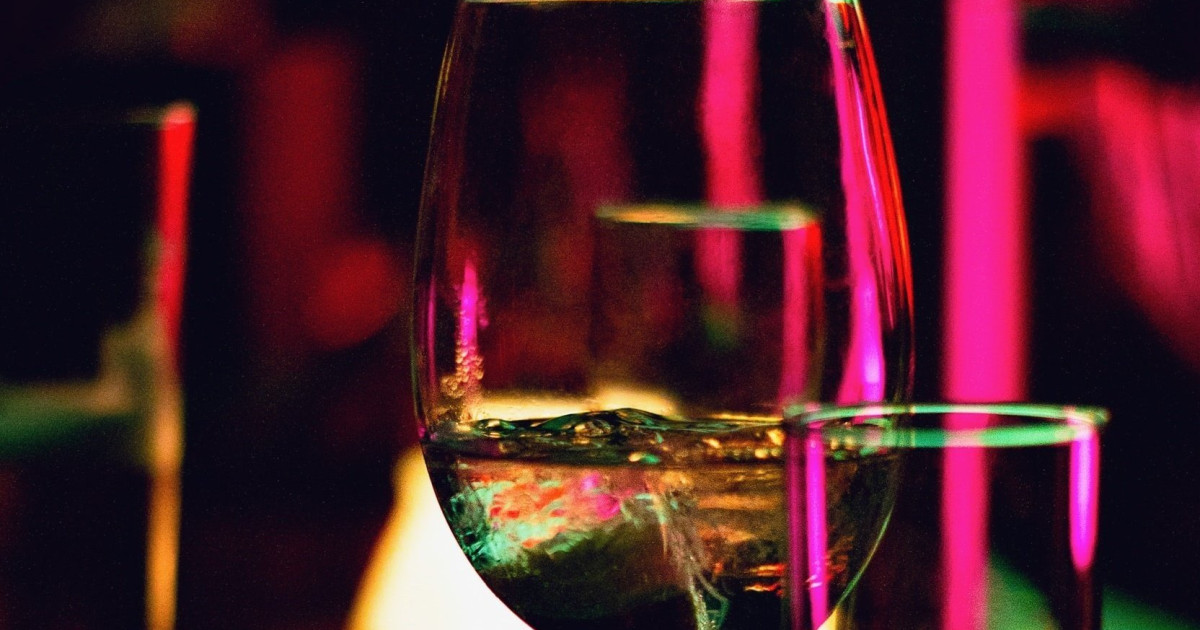 Θεσσαλονίκη: Ταμίας σουπερμάρκετ πούλησε αλκοόλ σε 13χρονες – Στο νοσοκομείο η μία | Flash