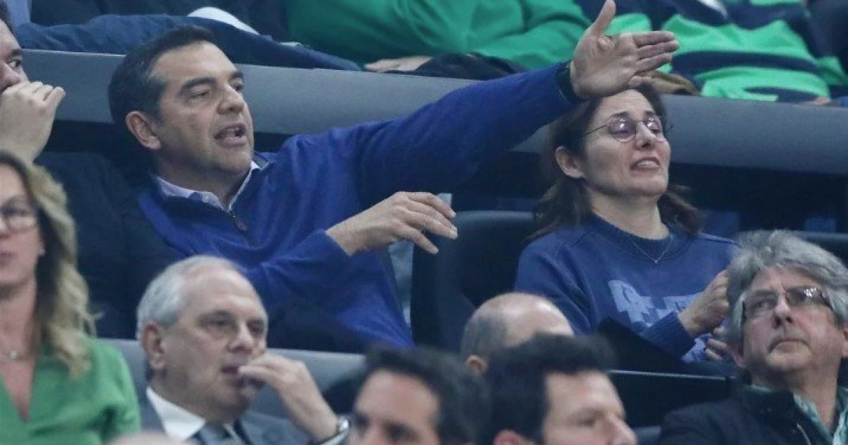 Μπέτυ Μπαζιάνα και Αλέξης Τσίπρας στον αγώνα Παναθηναϊκός-Μπαρτσελόνα ...
