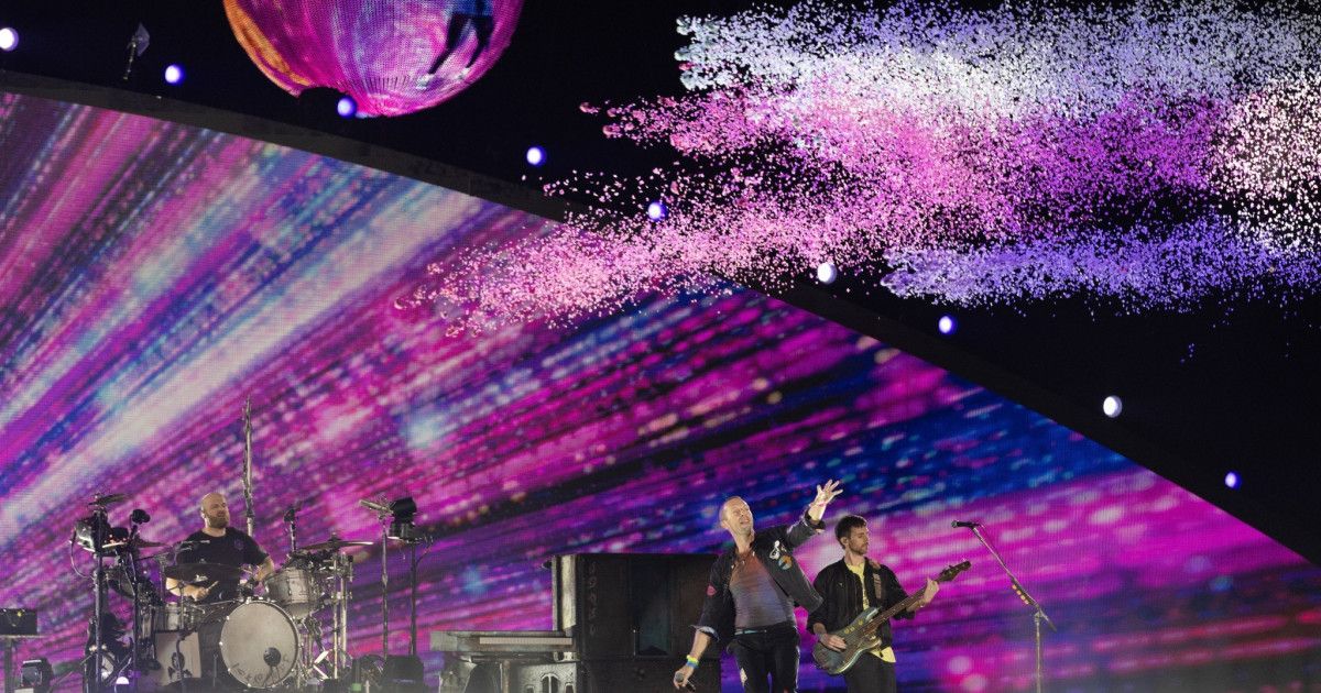 Πώς θα είναι το video clip των Coldplay στο Ηρώδειο - Μεγάλες οι ουρές ...