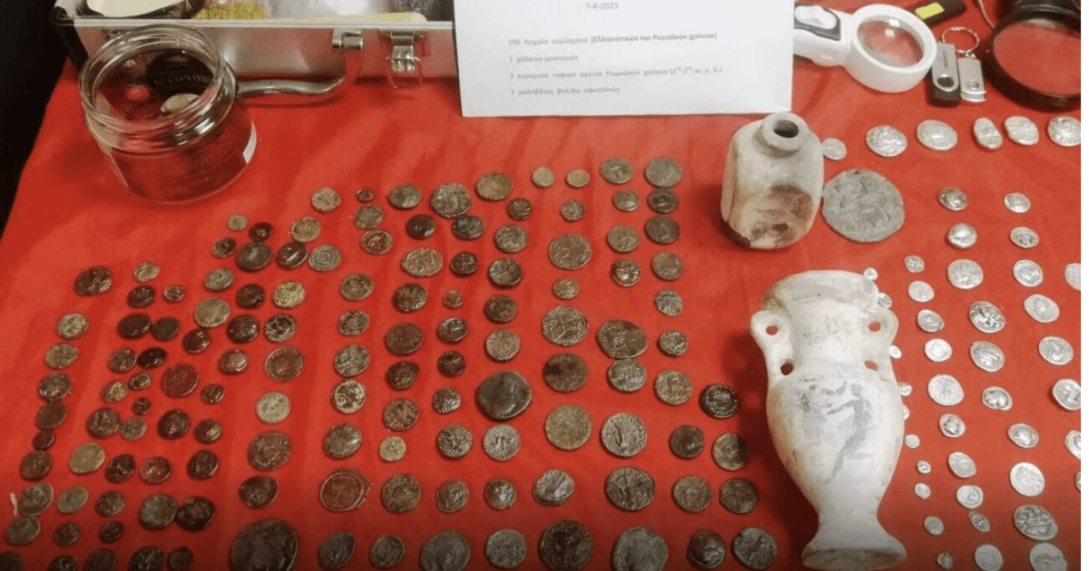 Aρχαιοκαπηλία: Συνελήφθη 61χρονος - Έκρυβε νομίσματα σε δοχείο με ...
