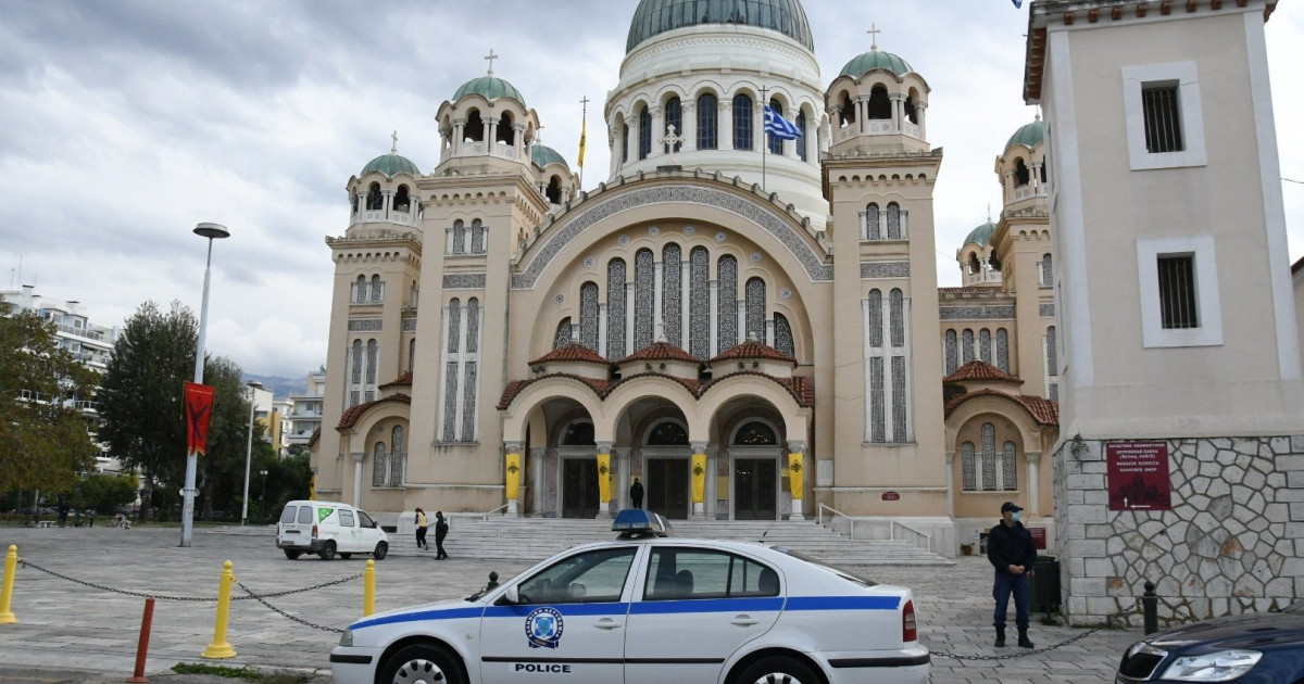 Πάτρα: Ληστής μπούκαρε σε εκκλησία και έκλεψε το παγκάρι την ώρα της ...