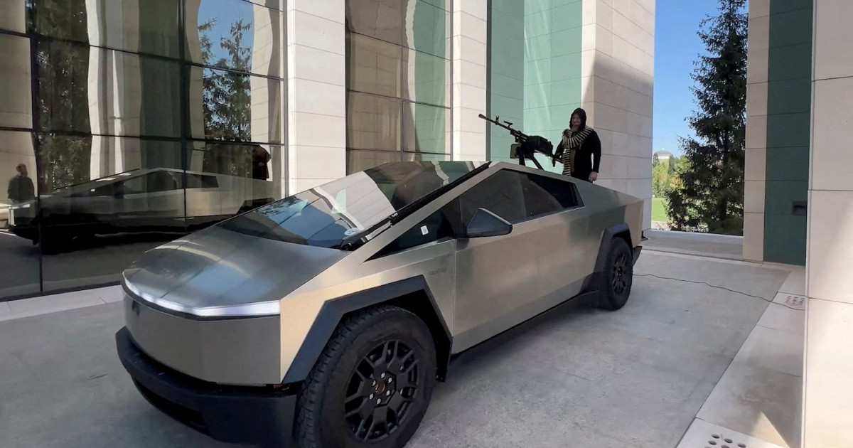 Ο Καντίροφ εξόπλισε με πολυβόλο ένα Tesla Cybertruck και προσκάλεσε τον ...