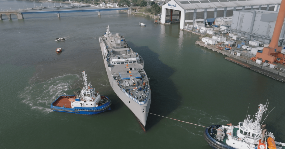 Το Flash.gr στην καθέλκυση της φρεγάτας «Νέαρχος» στα ναυπηγεία της ...