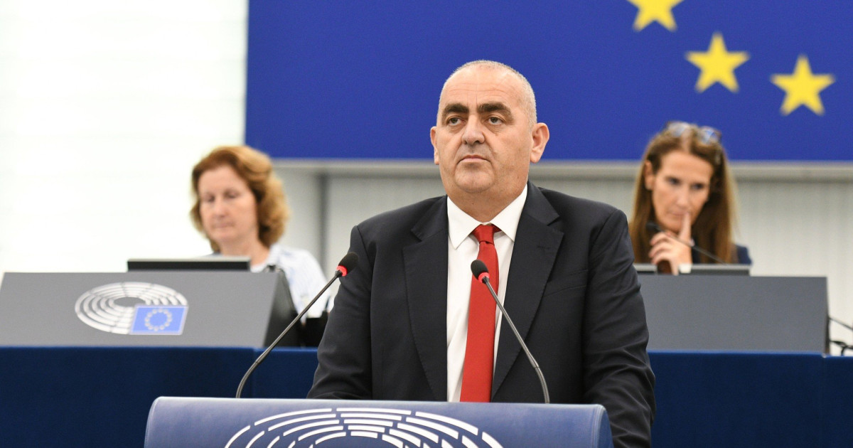 Οι ευρωβουλευτές της ΝΔ καταδικάζουν την επίθεση κατά Μπελέρη με αυγά ...