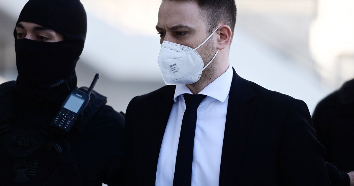 Γλυκά Νερά: Ο Μπάμπης Αναγνωστόπουλος ζητά να μη συνεχιστεί η δίκη του ...