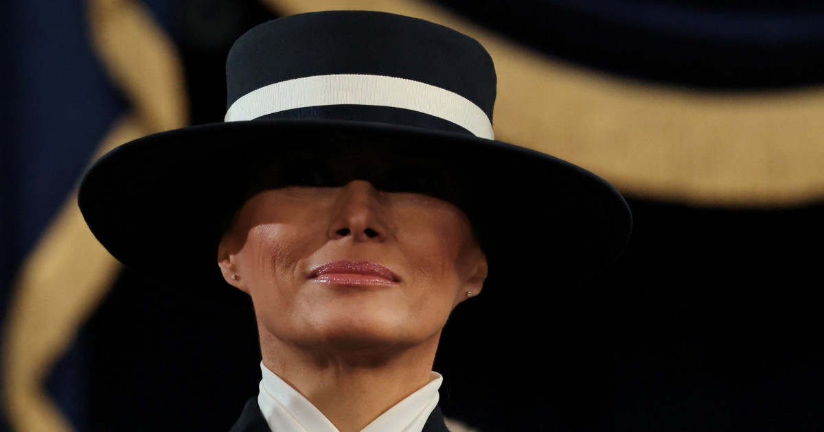 Η στυλίστρια Έλενα Παπασταύρου στο flash.gr: Για ποιο λόγο η Μελάνια φόρεσε το κομψό, φαρδύ ...