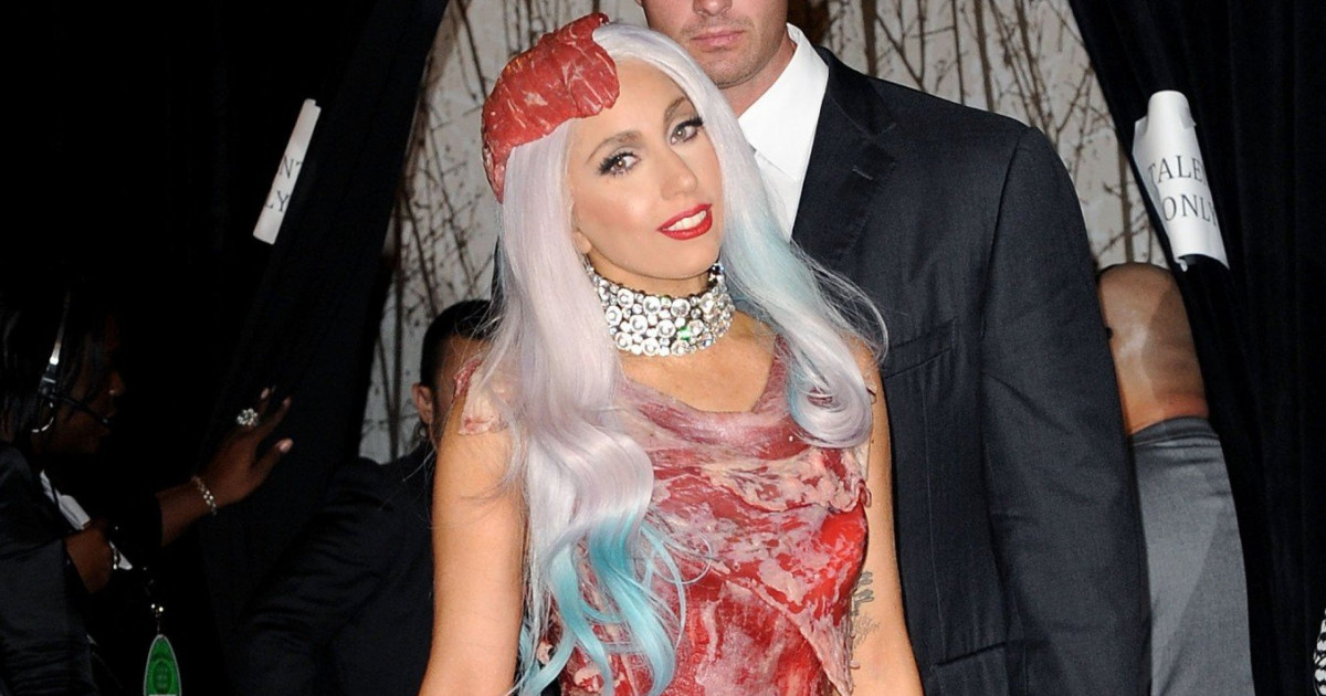 Lady Gaga: Μετανιωμένη για το φόρεμα από ωμό κρέας που είχε φορέσει στα «MTV Video Music Awards ...