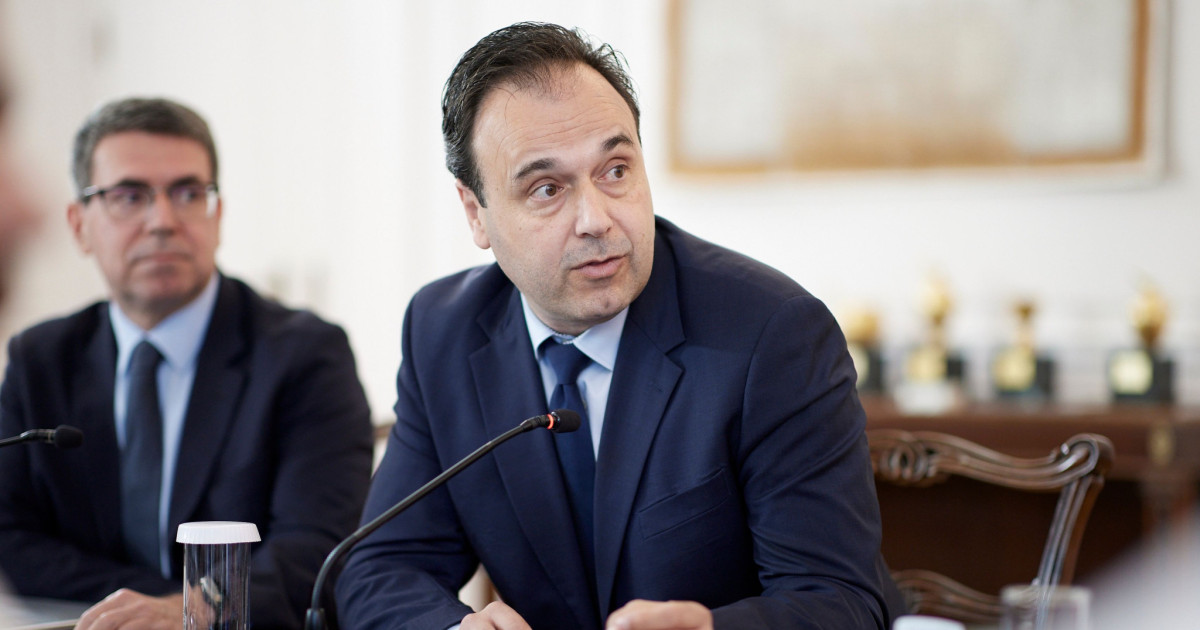 Παπαστεργίου: «Μόνο με προσωπικό αριθμό από το 2026» - Τι γίνεται με τα ...