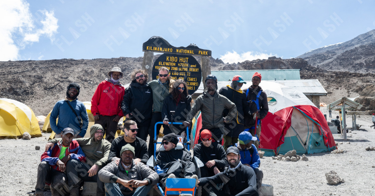 Στο flash.gr o «ήρωας» Πανάγος που κατέκτησε την κορυφή του Κιλιμάντζαρο κι ας είναι ...