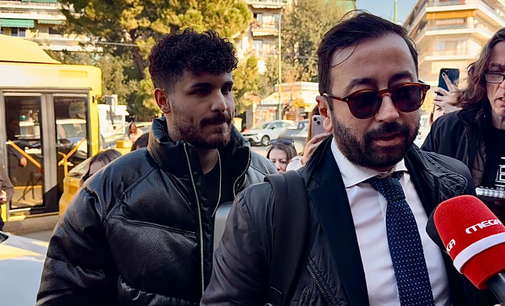 «Να χυθεί φως στην ιστορία»: Στην Ευελπίδων ο τραγουδιστής που ...