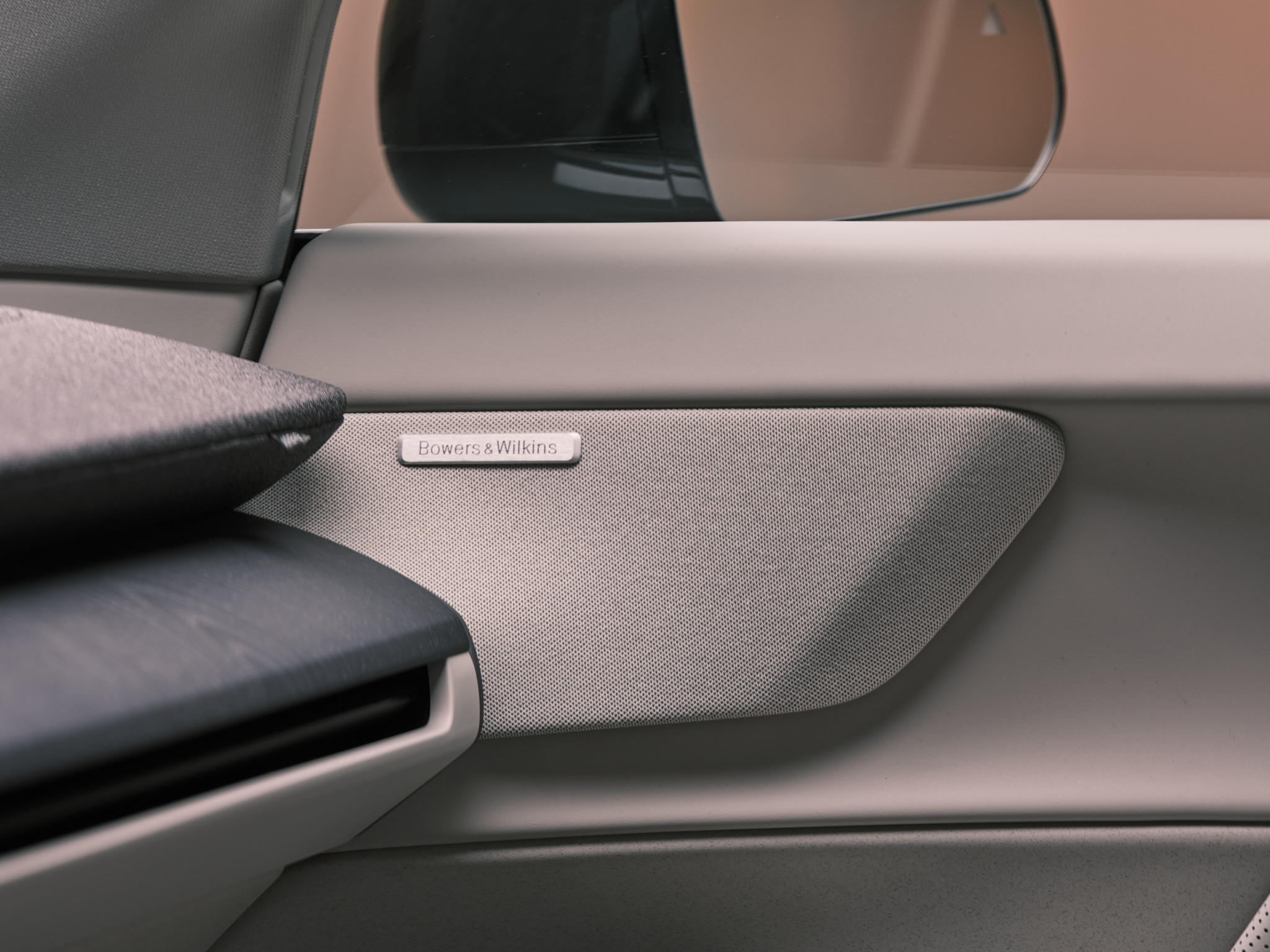 Volvo EX60: Το ηλεκτρικό SUV που αλλάζει τα δεδομένα σε αυτονομία και τεχνολογία | Flash