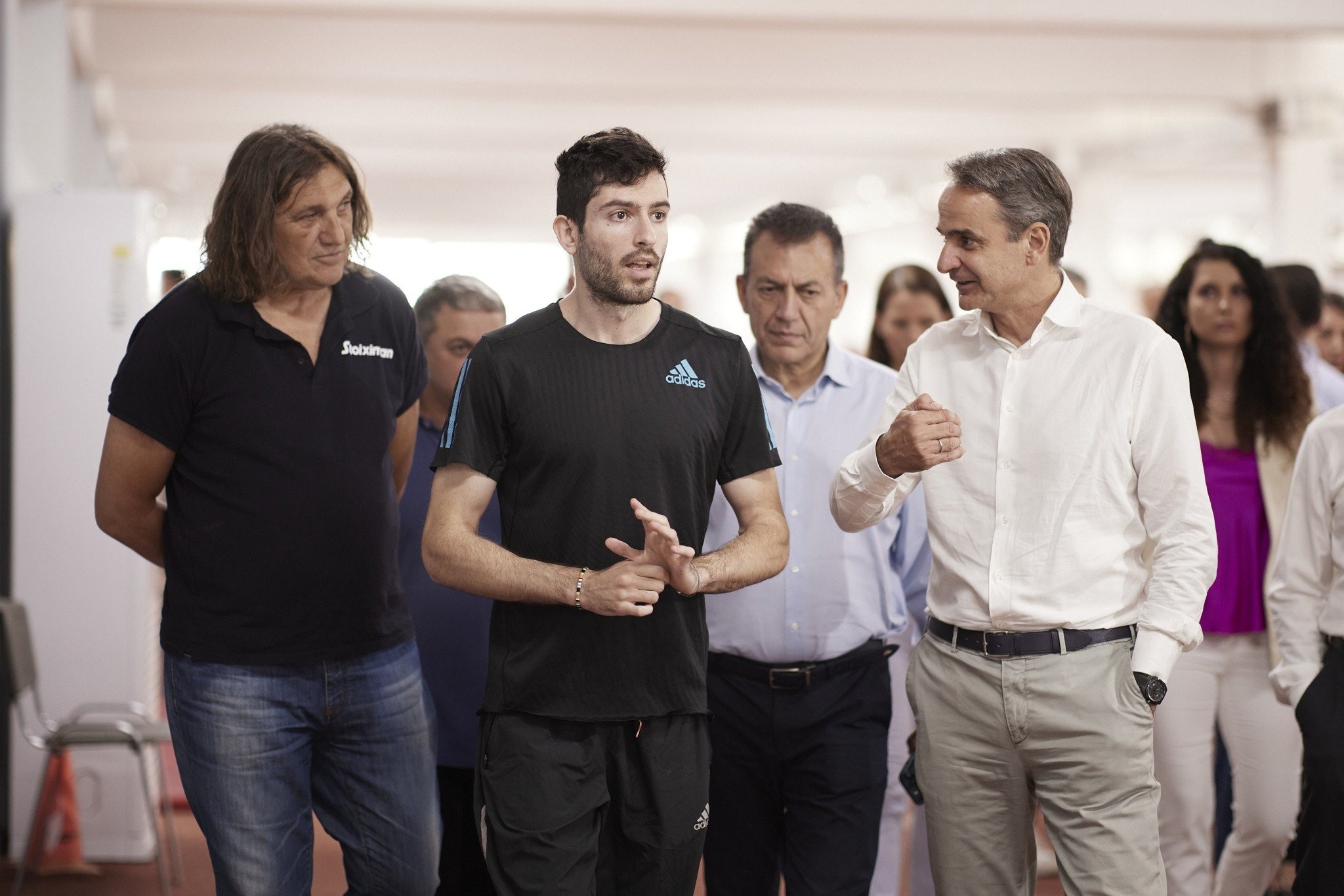 Στο ΟΑΚΑ ο Μητσοτάκης - Ο διάλογος με Τεντόγλου και η «προπόνηση» με Καραλή | Flash