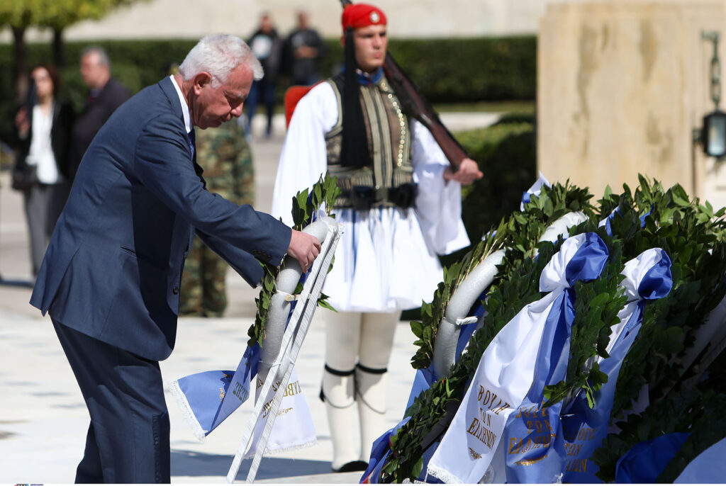 25 Μαρτίου: Ξεκίνησε η μαθητική παρέλαση στο κέντρο της Αθήνας [pics ...