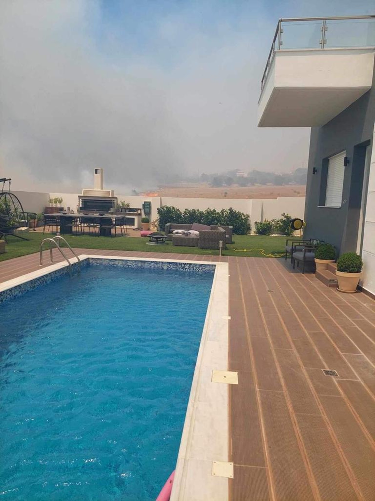 Φωτιά στον Κουβαρά: Βίντεο και φωτό του flash.gr από το μέτωπο στα ...